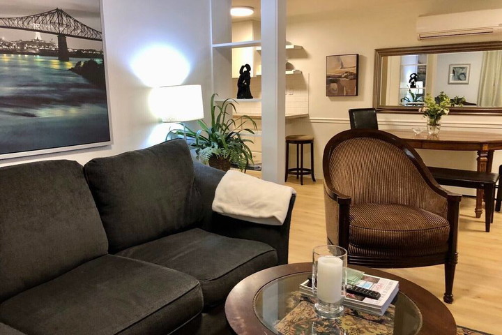 Beautiful 2 Bedroom Lower Level Apt In Roncesvalles/high Park - Mississauga