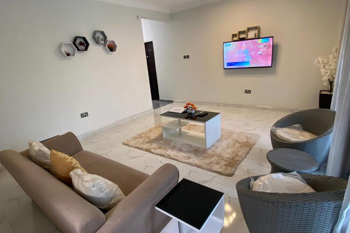 Cozy 2-bedroom Apartment With Wifi, Ac In Charming Accra - Accra