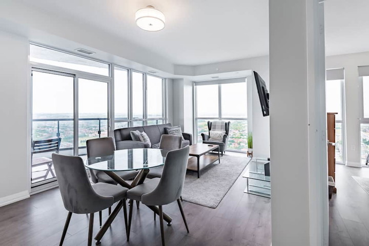 Luxury Condo W Breathtaking Sunset Views Close To Airport & Downtown Mississauga - Brampton