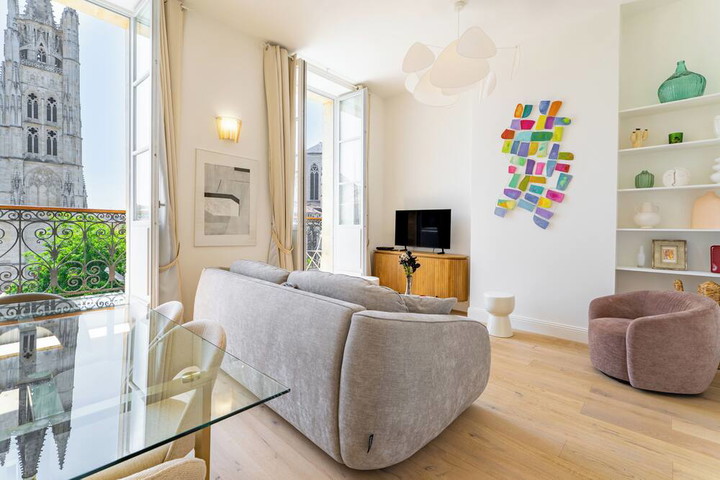 Appartement Place Pey Berland Avec Balcon Et Parking - Bordeaux