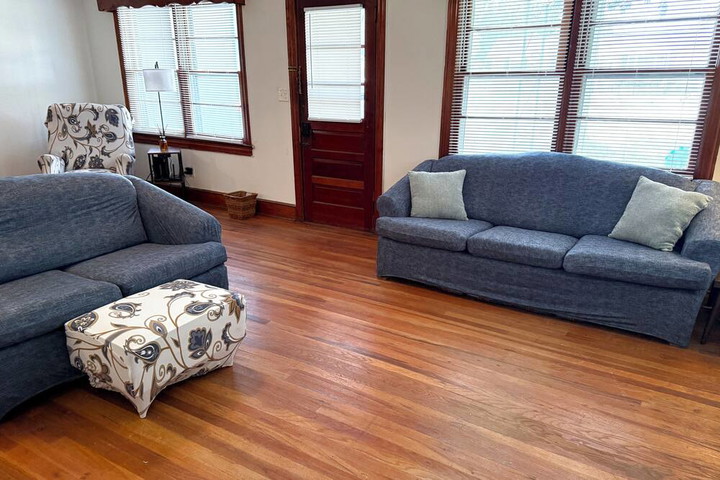The Blueberry - 2 Bed/1 Bath/3 Acre House - 2 Mins From I-26/i-85 - Pet Friendly - Spartanburg, SC