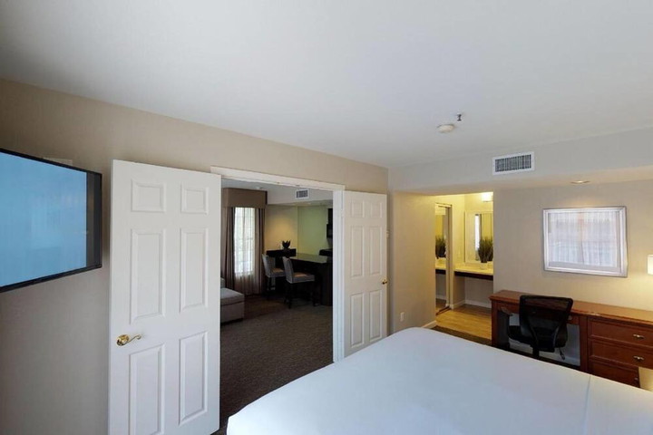 Pet-friendly 1br: 2.7 Mi To Craig Regional Park | Full Kitchen & Outdoor Pool - Brea, CA