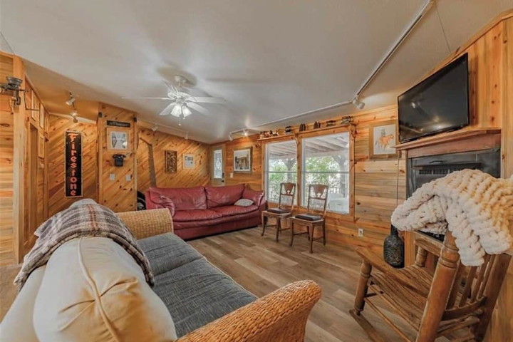 5 Cabins+2400 Sq Ft Dance Hall! - Fredericksburg, TX