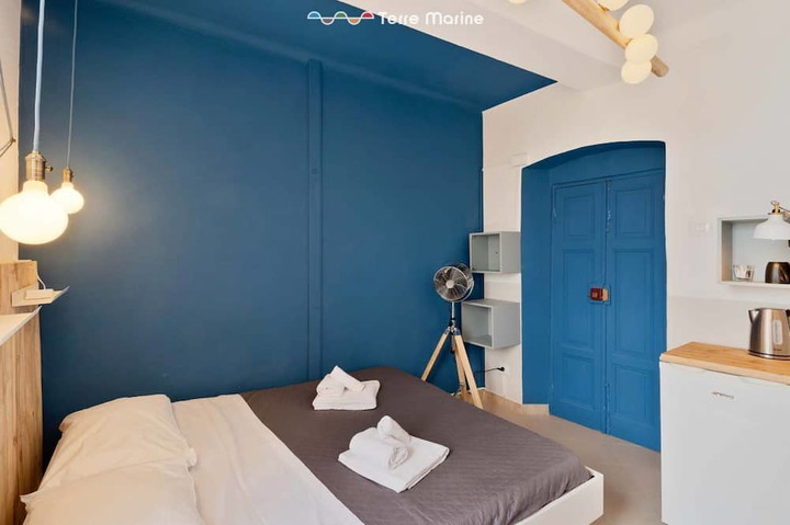 Give Yourself To A Few Days Of Relaxation In Riomaggiore And Choose The Alga Room, Located In A Very Convenient Position For Visiting All The Cinque Terre.it Is Just A Few Minutes From Riomaggiore Central Station And The Room Consists Of A Double Bed, A - Riomaggiore