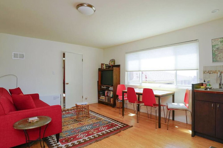 Cozy Renovated Bay View Apt In Oakland W/ Parking - Oakland, CA
