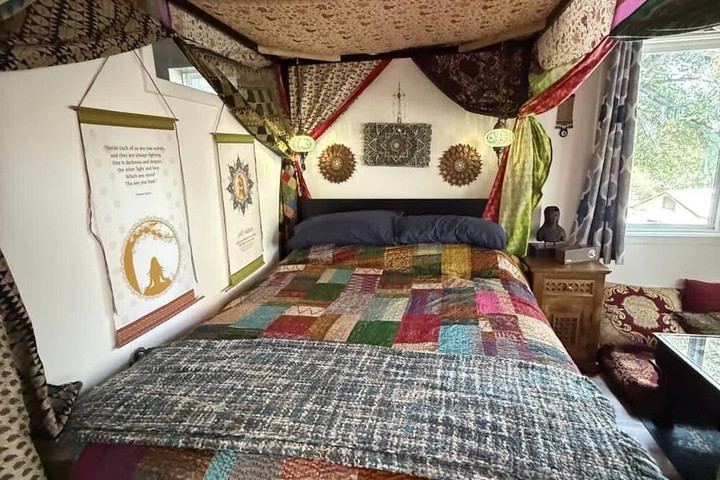 The Zen Den: Garden Patio, Hot Tub, Canopy Bed - Malibu, CA