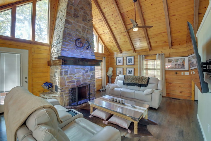 Hot Springs Cabin W/ Deck + Mountain Views! - Hot Springs, AR
