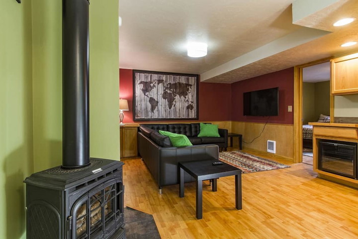 Contemporary And Blinged-out Private Guest Suite - Greeley, CO