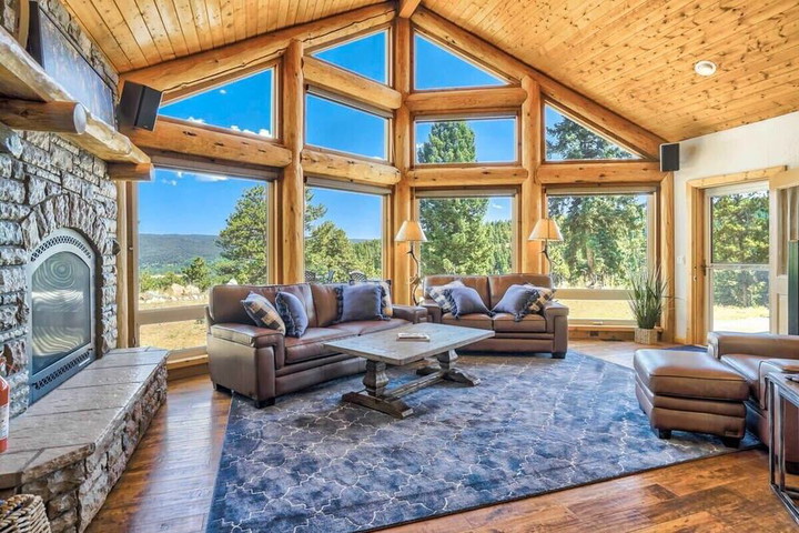 Colorado Lux! Private Cabin, Hot Tub, Game Room A - Woodland Park, CO