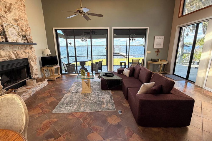 Premier Host ️ Romantic Lakefront Getaway Near Sebring Racing, Golf & Festivals - Sebring, FL
