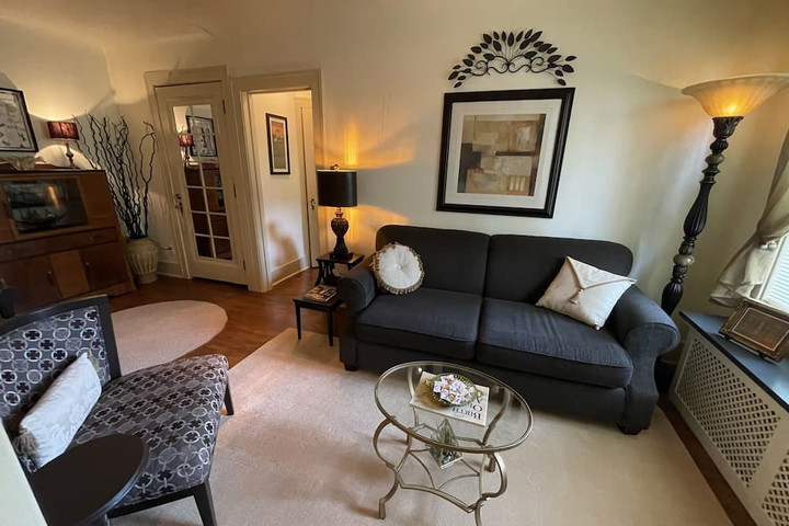 Charming Renovated One Bedroom Apartment. - Windsor, ON, Canada