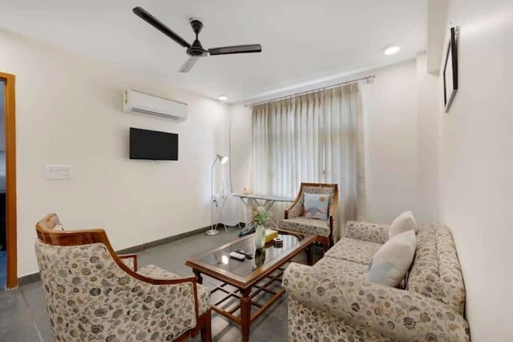 Penthouse W/ Jacuzzi, Garden & Extra Room| Pets Ok - New Delhi