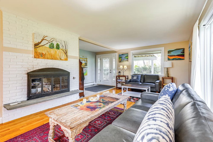 3 Mi To Cape Cod Bay: Marshfield Home W/ Balcony! - Marshfield, MA