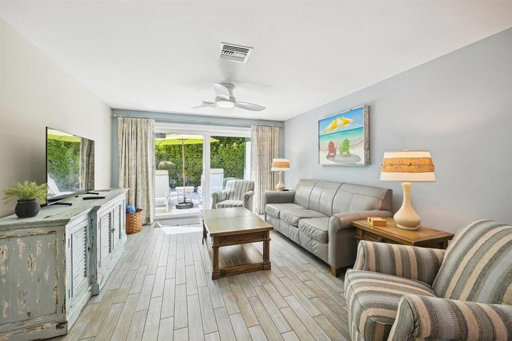 Two Bedroom Ground Floor Island Home Sleeps 5 And Includes Heated Pool. - Anna Maria, FL