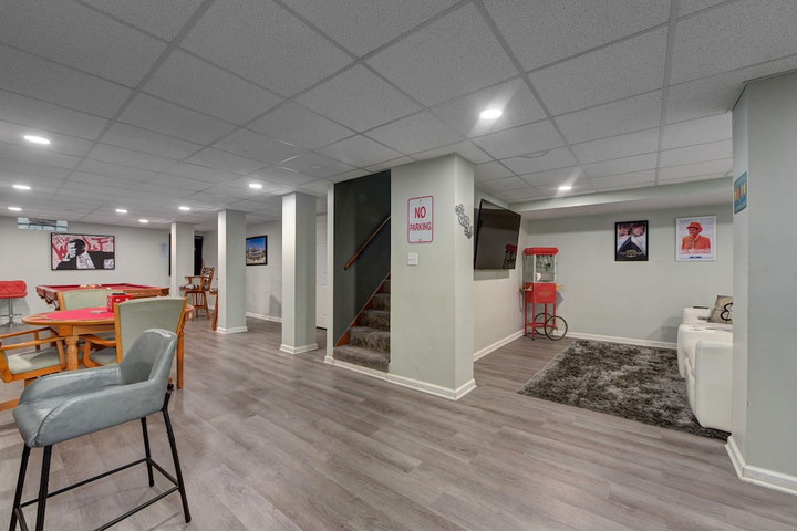 City Living W/hot Tub, Pool Table, Movie Theater! - Cleveland, OH