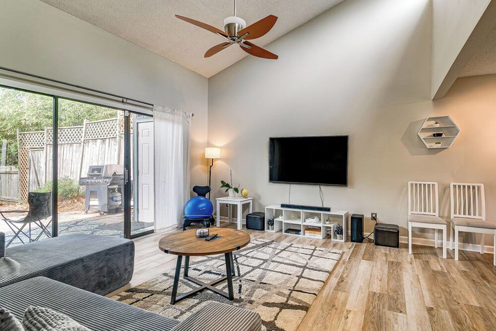 Pet-friendly Raleigh Townhome Near Medical Centers - Raleigh, NC