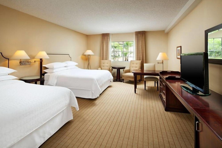 Magical Oasis Awaits! Castle-themed Resort With Pool & Free Disneyland Shuttle - Buena Park, CA