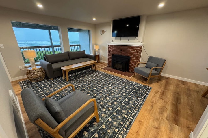 Cape Cod Cottages #6 - Oceanfront Serenity - Waldport, OR