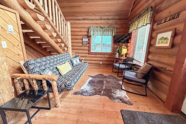 West Glacier Cabin | Sauna, Fire Pit, Sleeps 6 - Montana