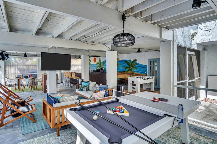 10 Min To The Best Beach & Golf Course! Massive Home: Pool, Hot Tub, Game Room! - Palm Harbor, FL