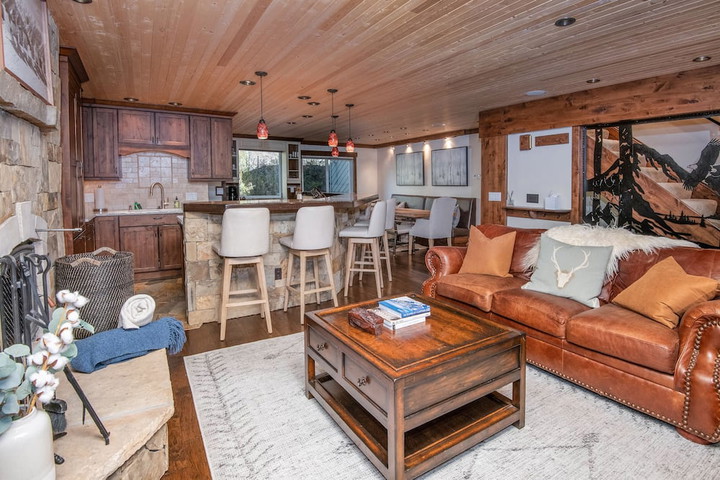 Vail Ski-town Townhome, Free Bus To The Mountain, Hot Tub Year-round - Vail, CO