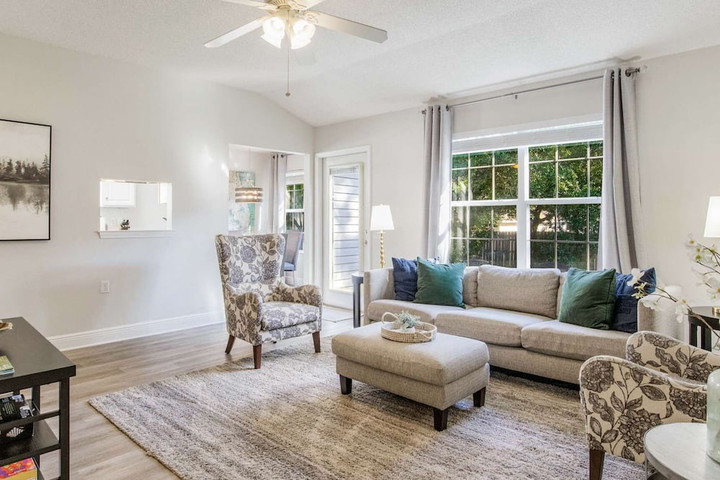 Charming Pet Friendly 3-bedroom House Near Uwf In Pensacola _cozy Fenced Yard! - Pensacola, FL
