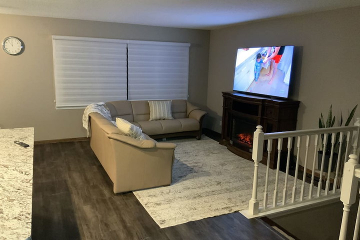 2000 Sq Ft Home With A Swimming Pool And A  Hot Tub - Woodbury, MN