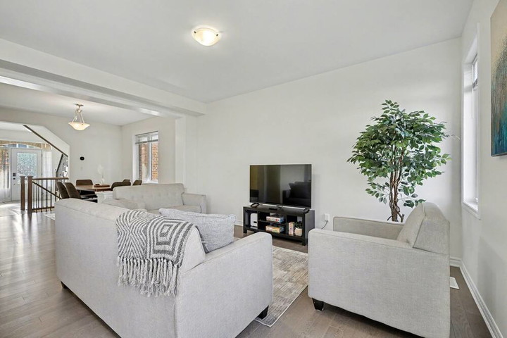 Willow Nest - 5 Beds, 2.5 Baths, 3 Park, Backyard, Thermea Spa - Ajax