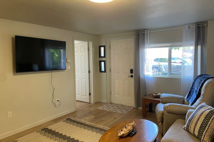 Cozy 3-bedroom Garden Level, Dog Friendly, In The Heart Of Greeley - Greeley, CO
