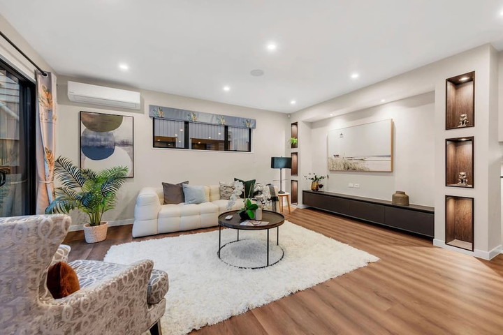 Alluvial New Build - Huge Backyard & Deck, 6 Baths - Clevedon