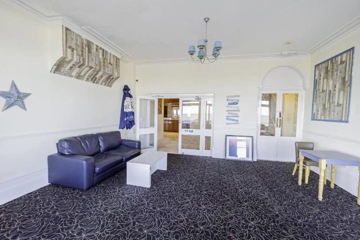 Majestic Hotel Eastbourne By Belvilla - Standard Triple Room - East Sussex