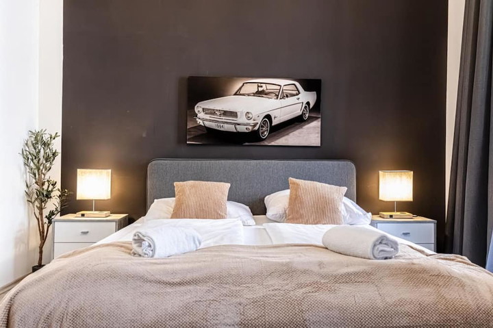 Cozy Hotel Room With View | Mariahilferstr - Wenen
