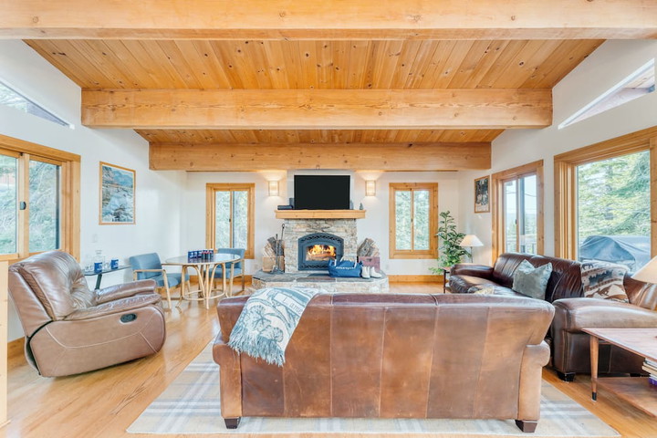 Lake + Beach Access, Pool, Tennis | Walk To Chambers | Tahoe Timber By Avantstay - Tahoe City, CA