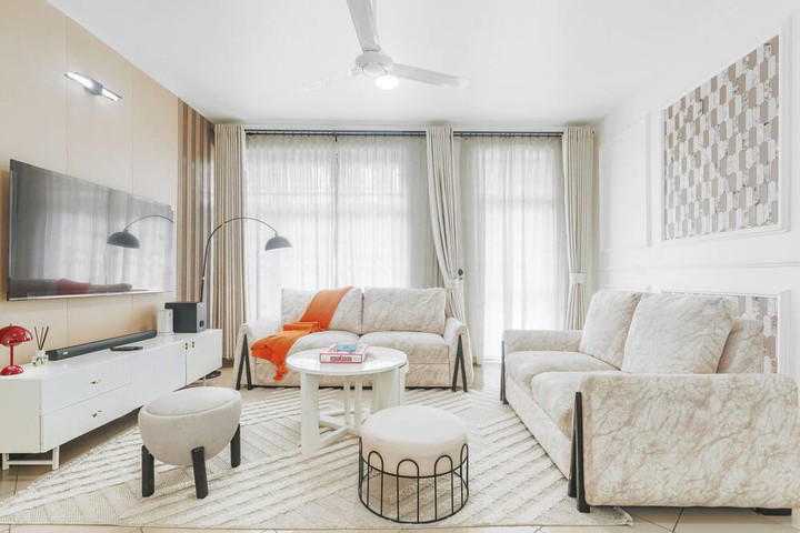 Cozy 2br All Ensuite, Fast Wi-fi, Backup Power, Workspace, Secure Gated Estate - Dar es Salaam
