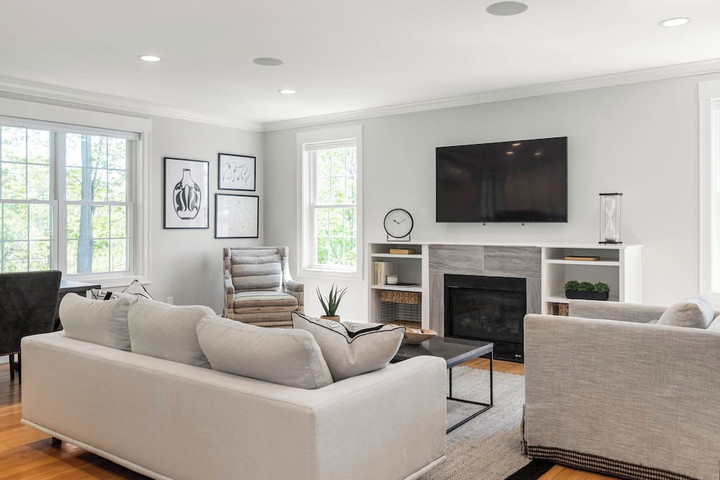 Beautifully Appointed 3-bedroom Apartment W/roofdeck, Central Andover Location - Andover, MA