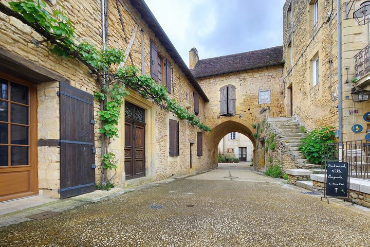 Gîte De Legal  à Cadouin, Pour 10 Personnes, Climatisé, Avec Piscine Privée Et Charme Du Périgord - Belvès