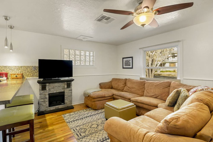 Quaint Historic Downtown Flagstaff Hideaway - Flagstaff, AZ