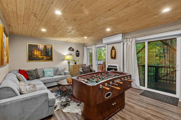 Bearfoot Beech - Game Table, Fire Pit, Private Hot Tub! - Banner Elk, NC