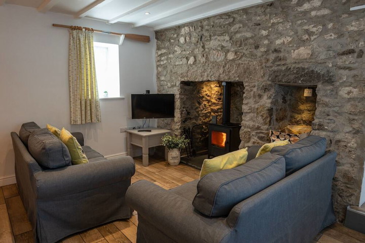The Cottage - Sleeps 4 Guests  In 2 Bedrooms - Moelfre