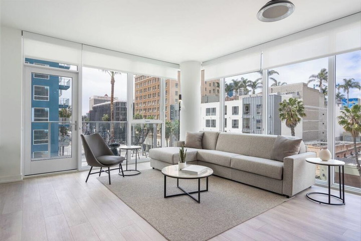 Luxury Downtown Long Beach Suites W/ Pool, Fitness, & City Views! - Long Beach, CA