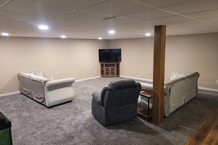 Private 7-acre Multi Family Retreat Perfect For Reunions Or Other Venues - Illinois