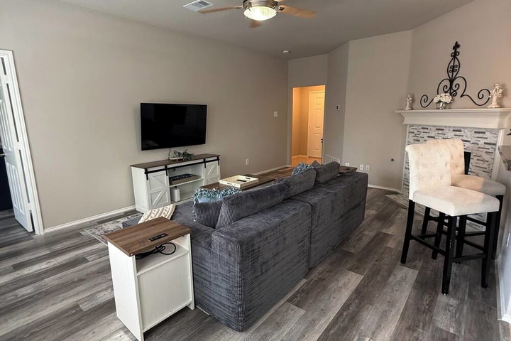 Rustic-chic Mansfield Sports & Entertainment Retreat 3-2 Full-access House - Mansfield, TX