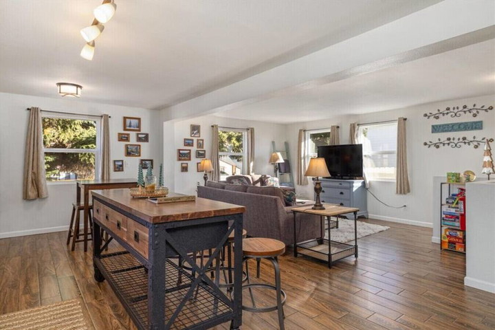 5 Bedroom House, Private Hot Tub Downtown - Red Lodge, MT