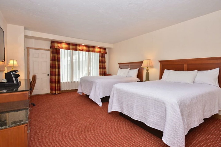 Champion Hotel | Queen Tower Room + In-room Perks - Seven Springs, PA