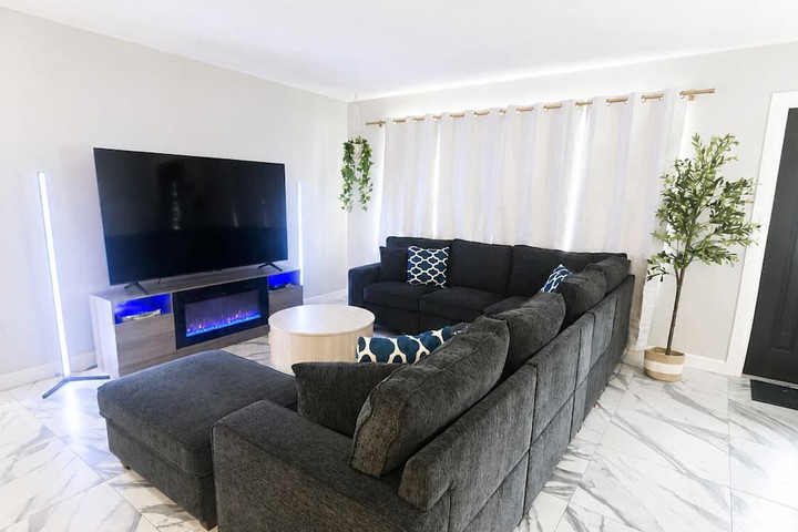 Sunrise Social House | Pool, Games, Sleeps 23 - Fort Pierce, FL