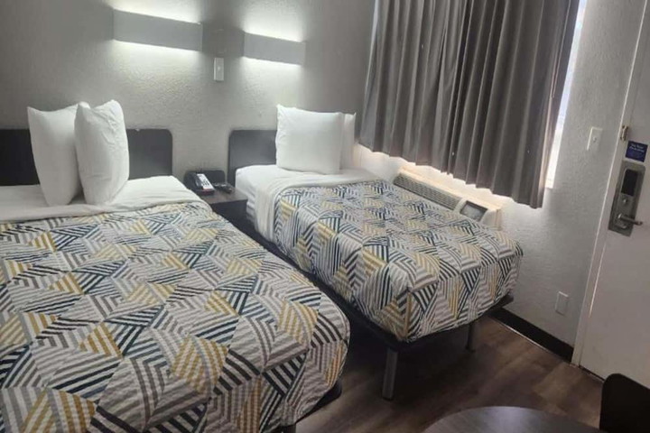 2 Full Beds|smoking,micfridge - Alamogordo, NM
