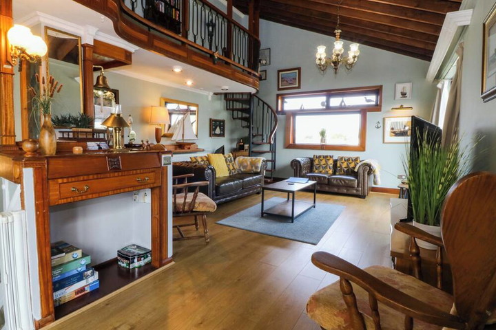 Boathouse, Pet Friendly, Country Holiday Cottage In Deganwy - Conwy
