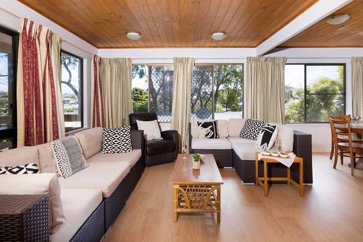 Nelson On Nelson  Walk To Beach, Sleeps 13, Pet Friendly - Port Stephens