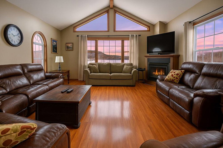 Family & Friends Retreat W/hottub, Amazing Views, 5 Big Bedrooms & 14 Acres - Ellicottville, NY