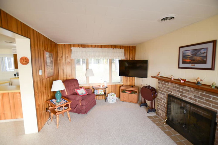 Cozy 2 Bedroom Cottage, Lakefront Private Beach - Michigan